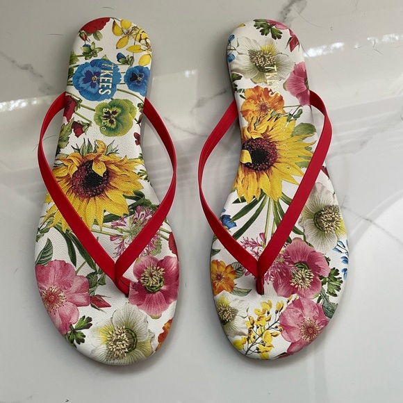 Alice + Olivia | Shoes | Alice Olivia X Tkees Lily Flip Flop Size 6 ...